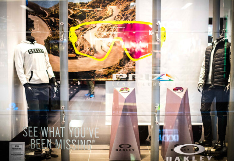 OAKLEY AUSTRALIA - Prizm Window Display - Dashing Group