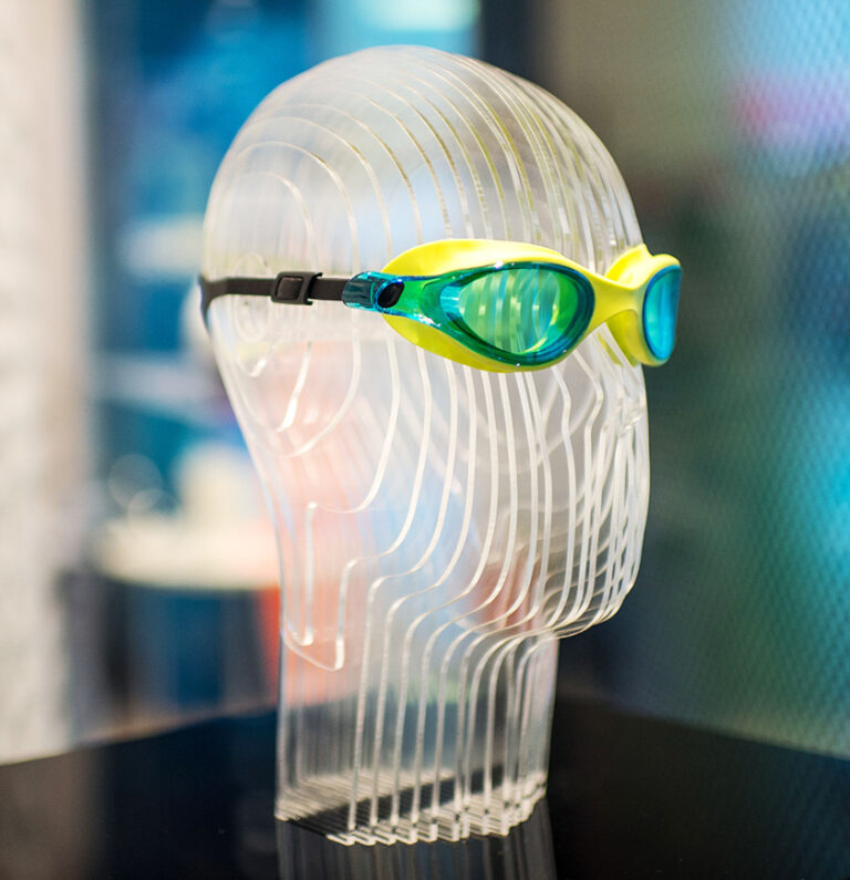 TRUE ALLIANCE - Speedo V-Class Window Display - Dashing Group