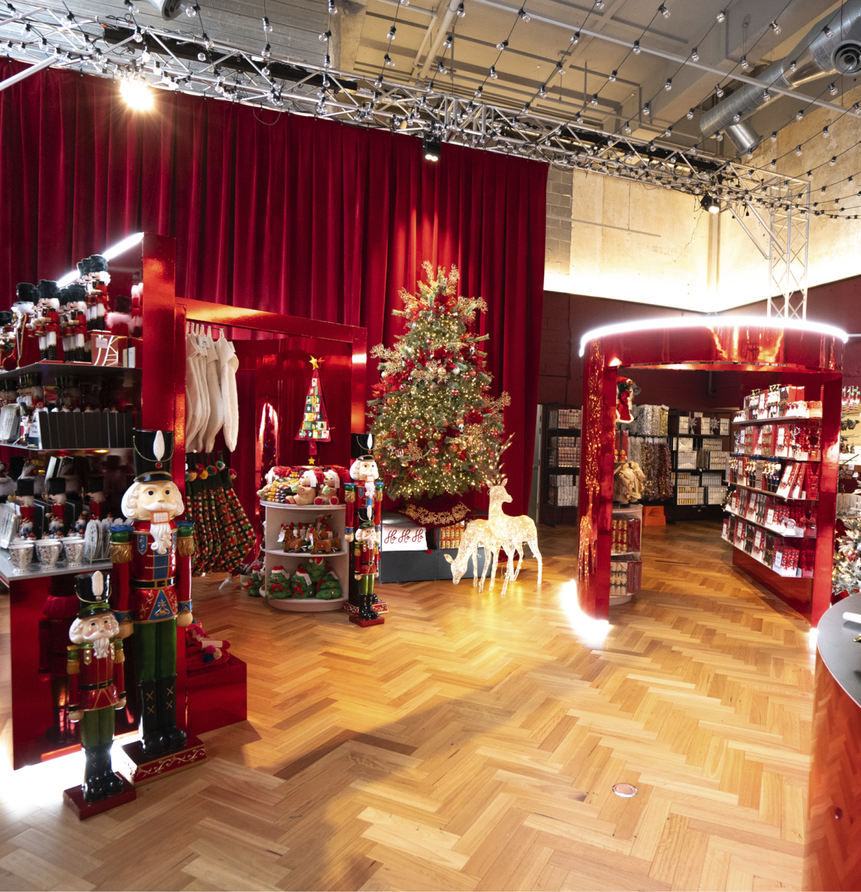 David Jones - Christmas Shop 2023 - Dashing Group